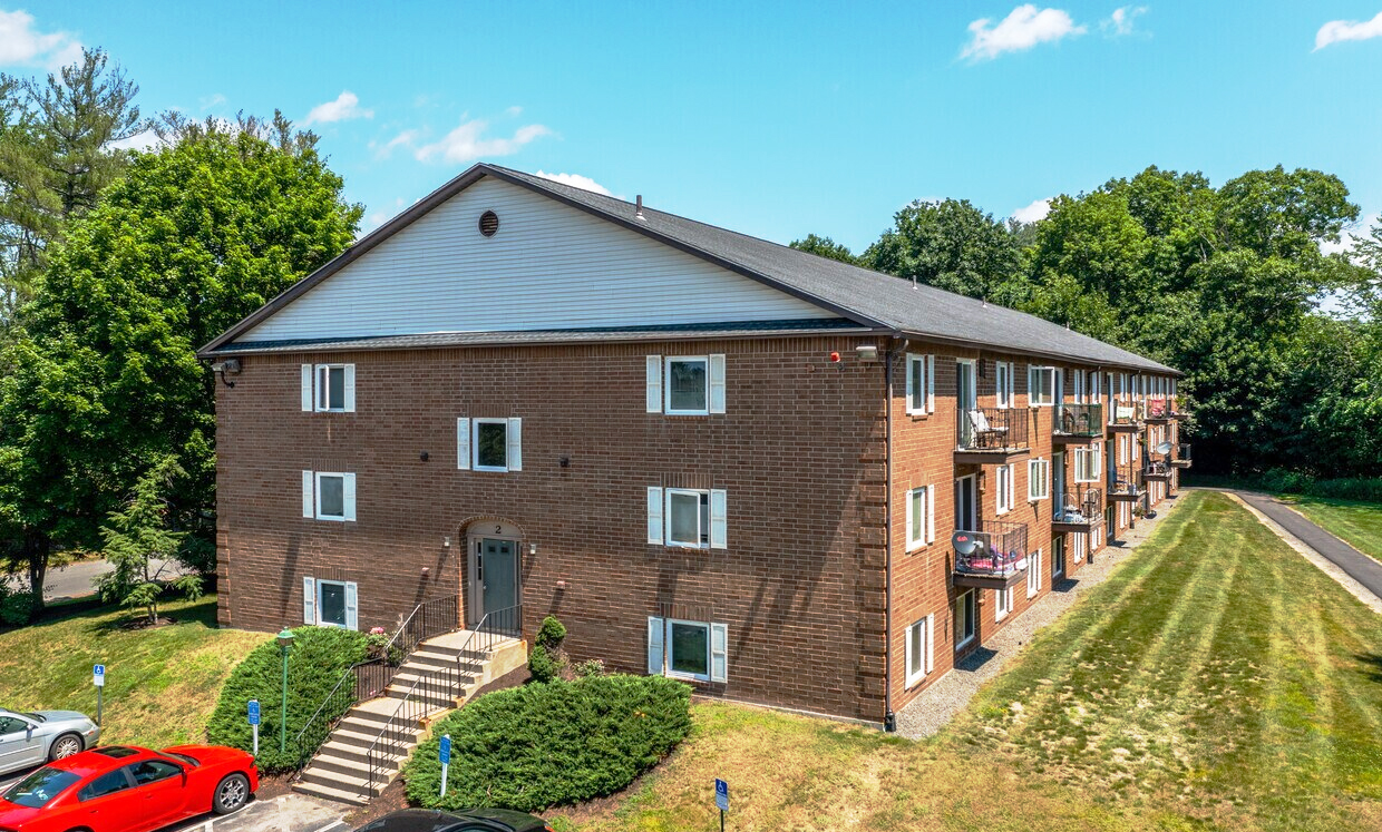 Newmark Arranges $143.1M for 849 Class B Apartment Units in Derry NH ...