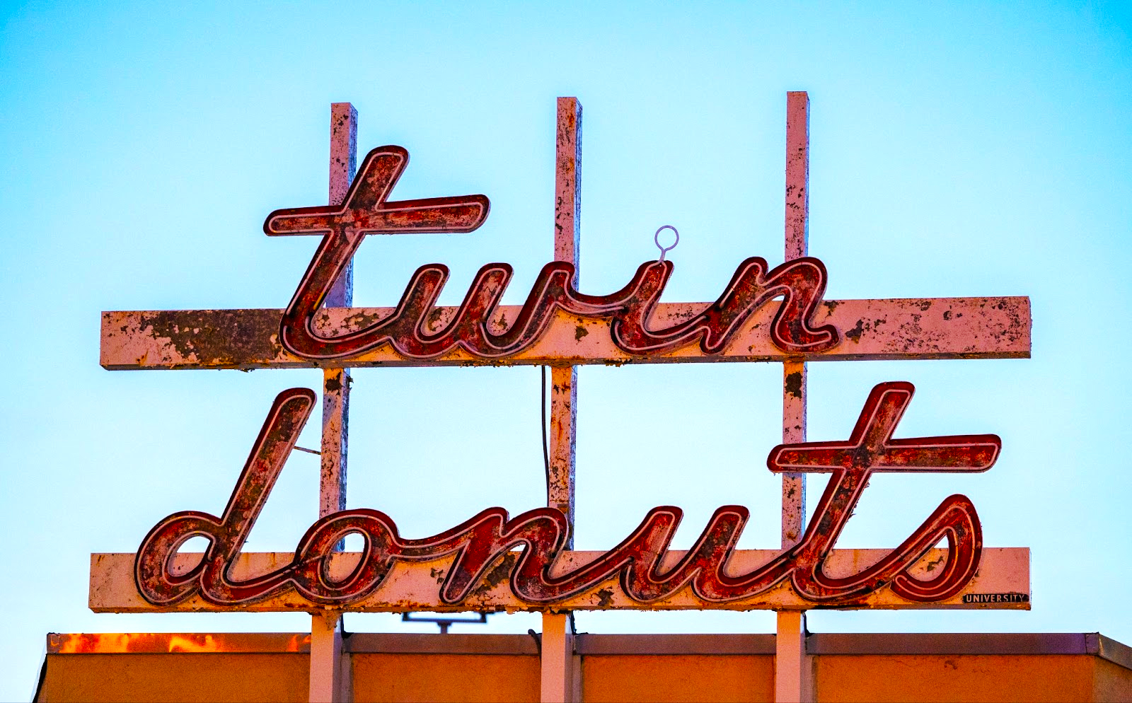 Iconic Twin Donuts Sign To Stay as Blank Street Inks Deal with Hamilton ...